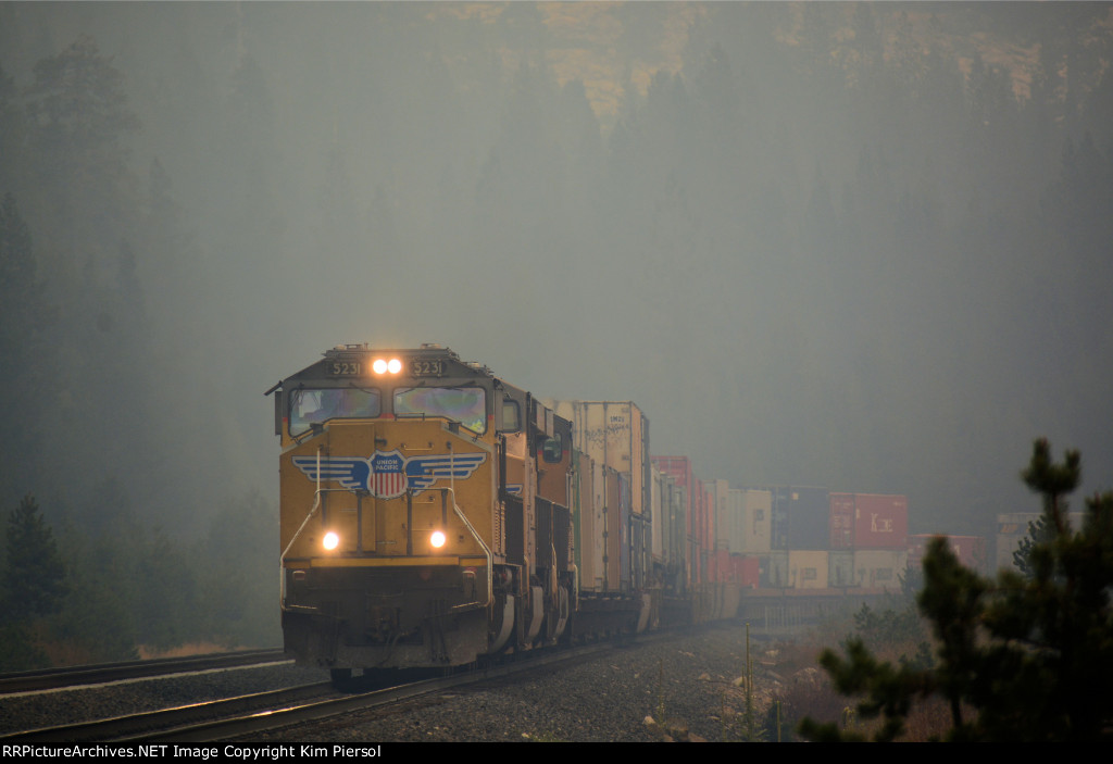 UP 5231 WB Stack Train Roseville (Donner Pass) Sub